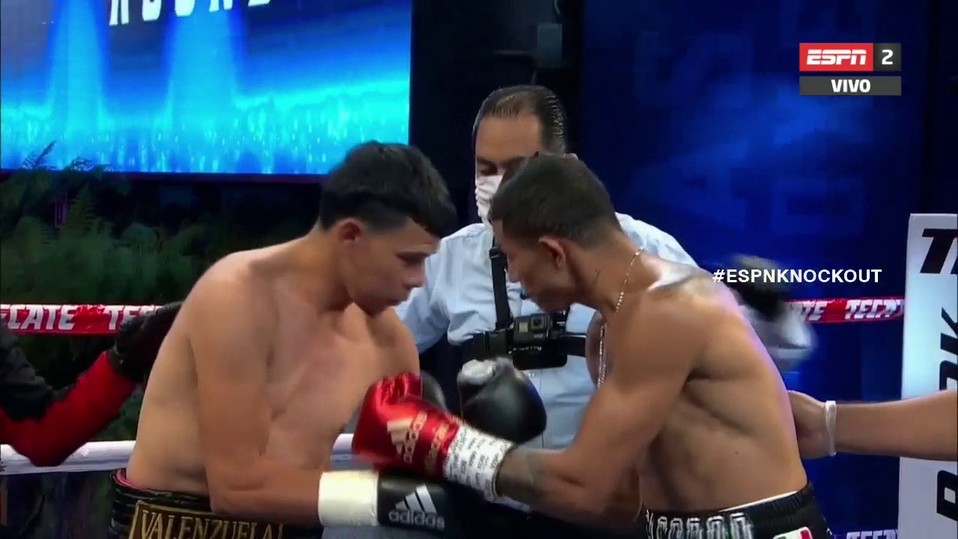 Alacrán Berchelt da exhibición de poder ante Tronco Valenzuela