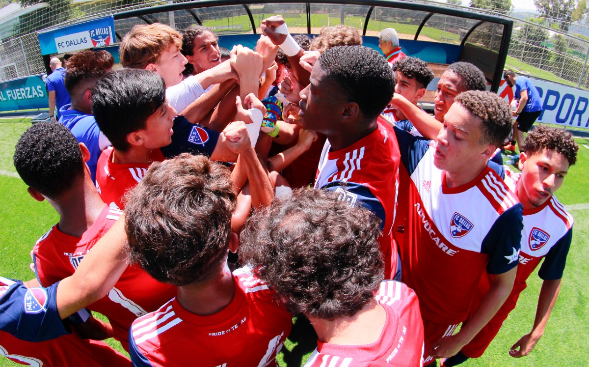 FC Dallas promueve adopción de perros en su alineación