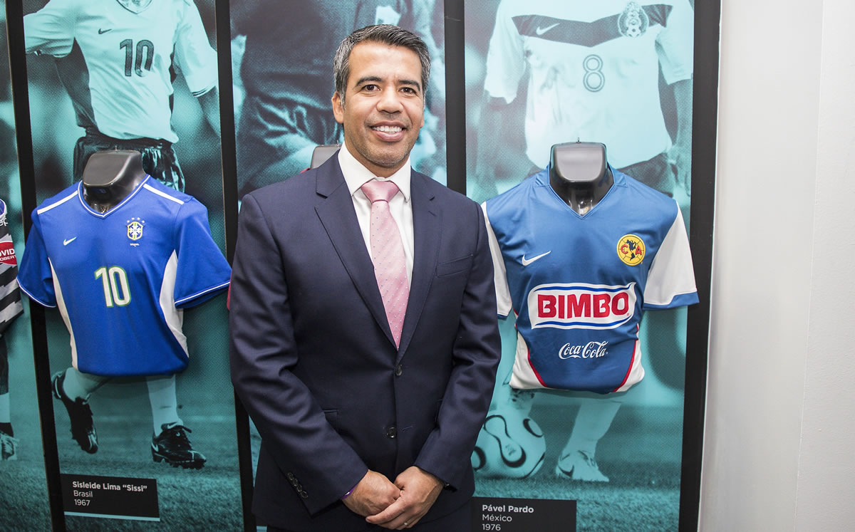 Agente de jugadores acusa a Pável Pardo de realizar labor de promotor