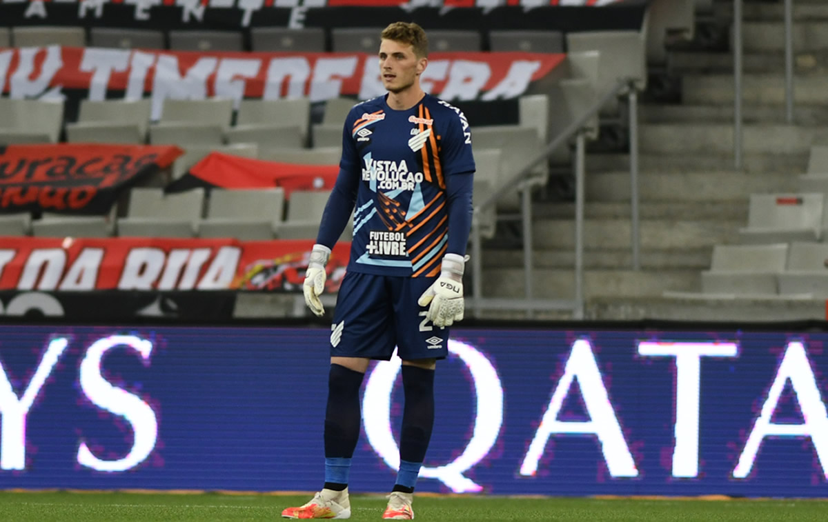 Paranaense sale sin portero suplente al juego contra River Plate