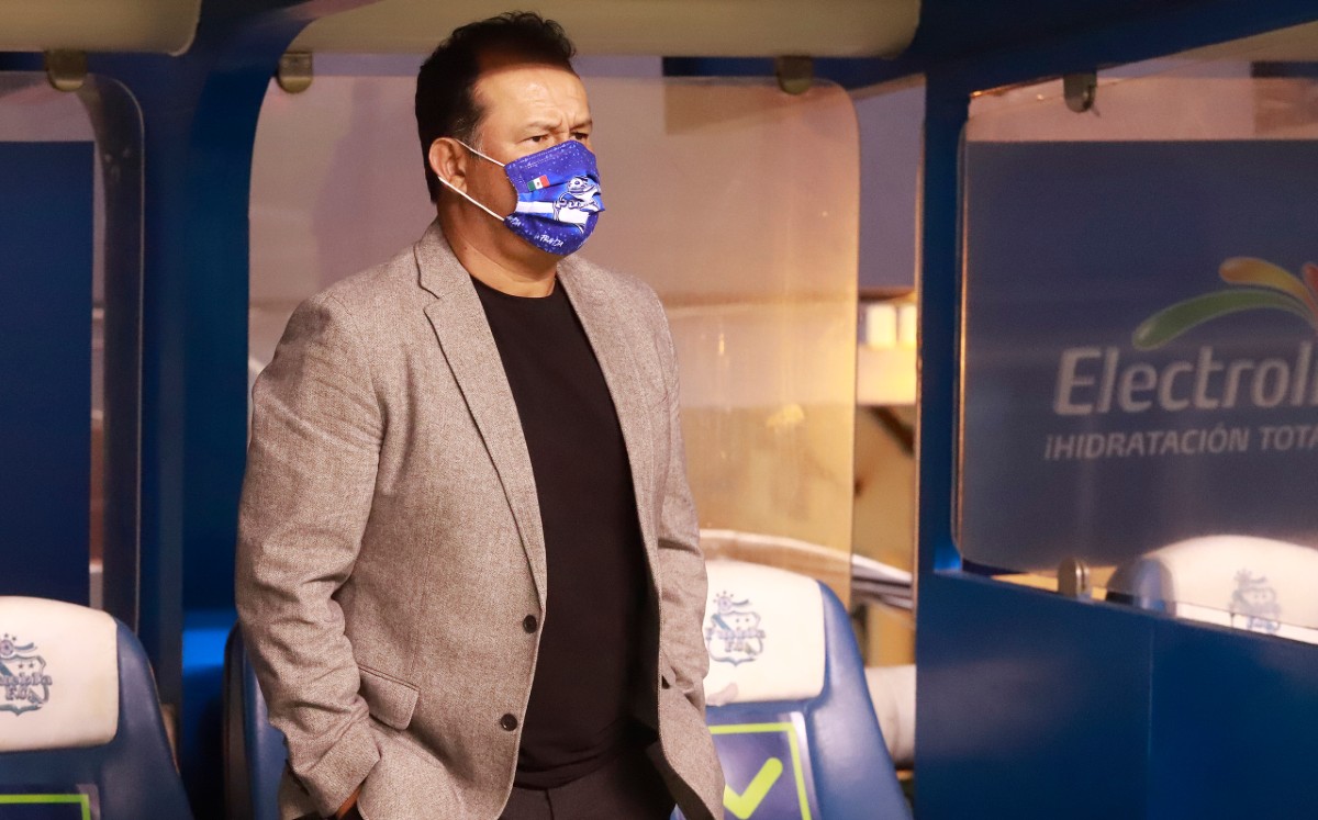 Cruz Azul hizo oficial a Juan Reynoso como nuevo Director Técnico