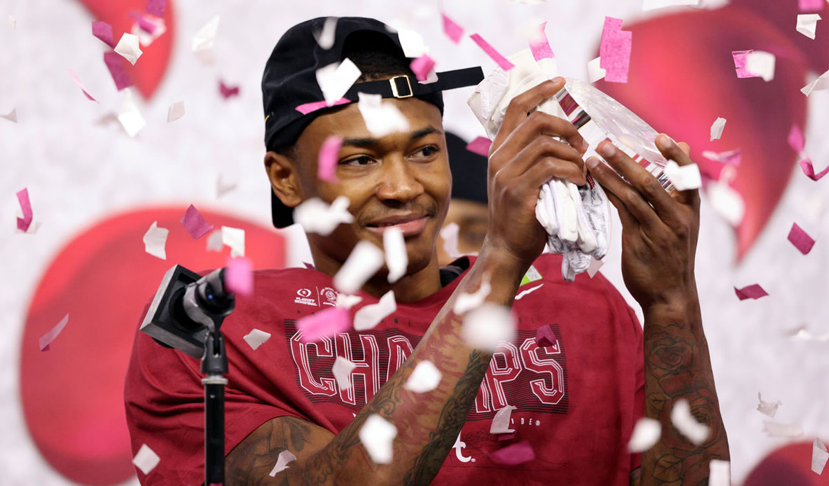 DeVonta Smith gana el Trofeo Heisman NCAA; derrotó a Trevor Lawrence ...