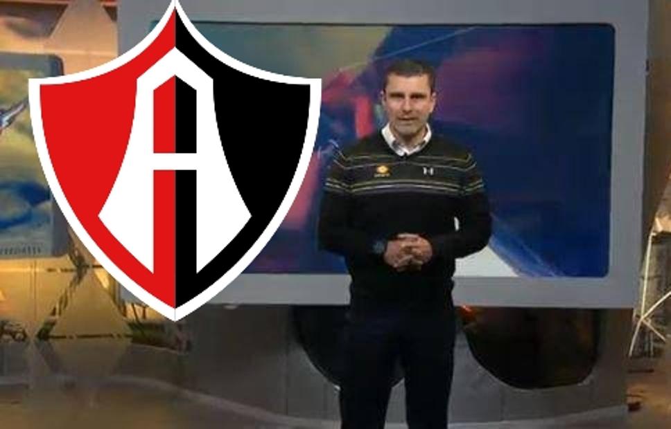 Hugo Salcedo presume su espectacular colección de playeras de Atlas ...