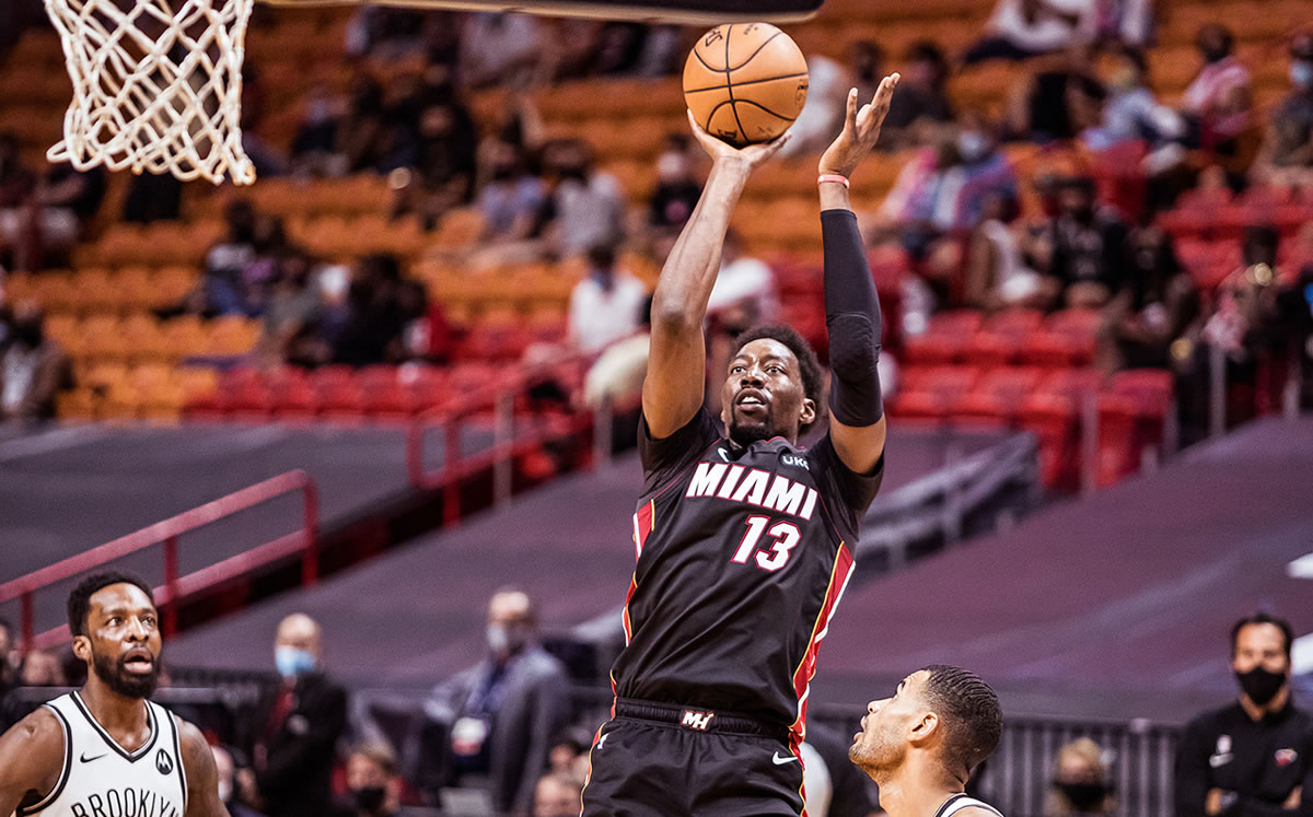 Bam Adebayo gana de último segundo juego para Heat sobre Nets | VIDEO