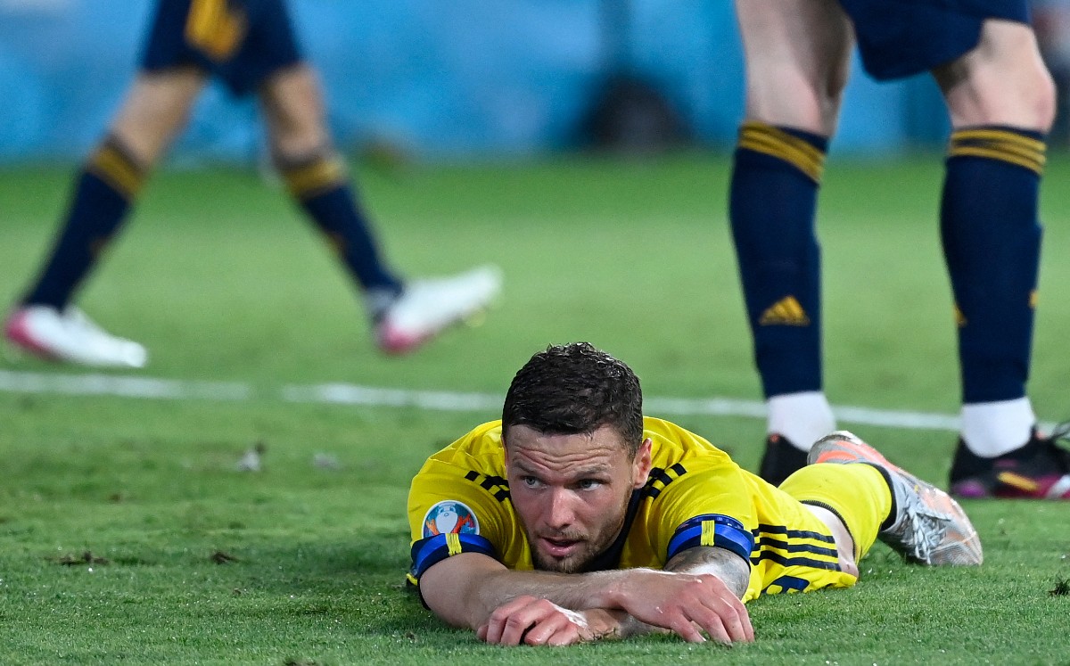 ¡El oso de la Euro 2021! Delantero sueco y la increíble falla ante ESP