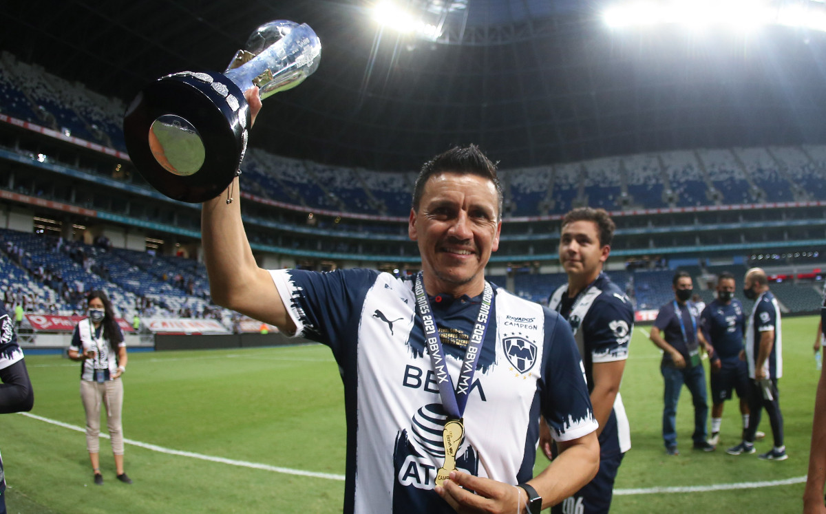 El Misionero Castillo será el auxiliar del Vasco Aguirre en Rayados ...