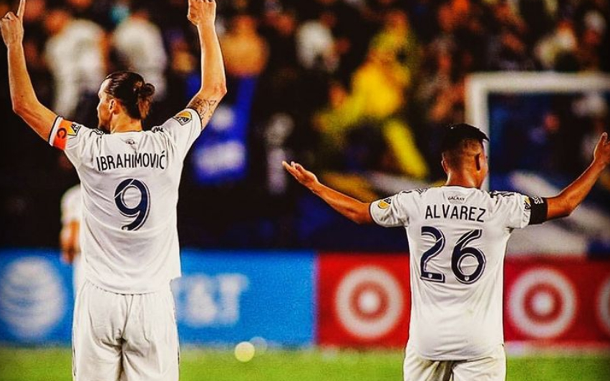 ‘Juego Fortnite con Zlatan’: Efraín Álvarez e Ibra mantienen contacto