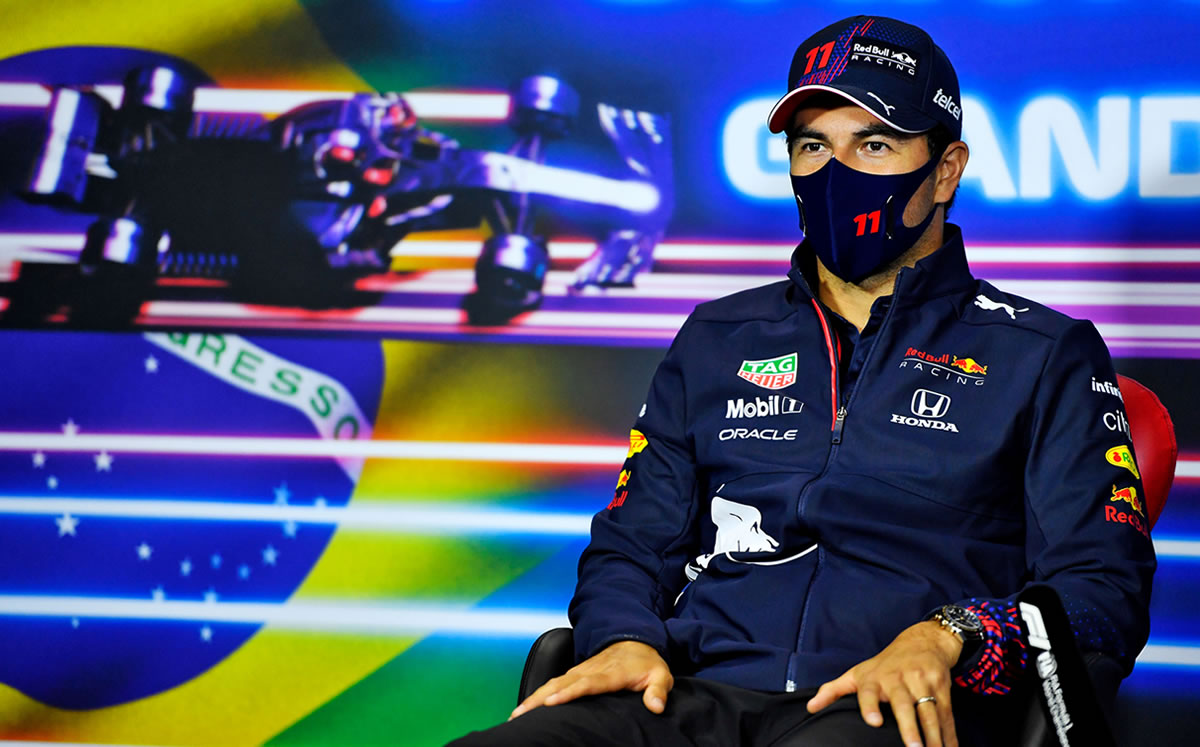 Checo Pérez sorprende en entrevista hablando portugués | VIDEO