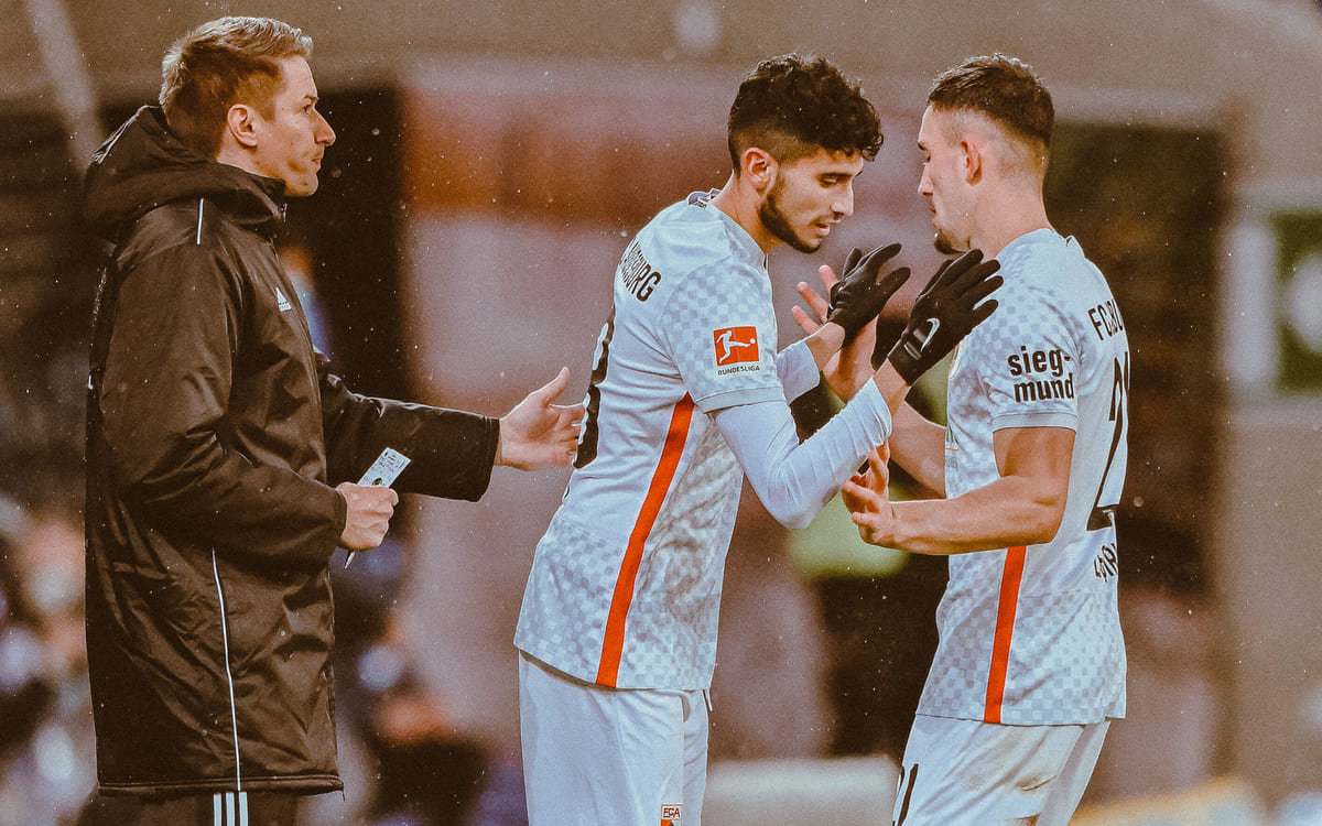 Pepi debuta en Bundesliga en derrota del Augsburg