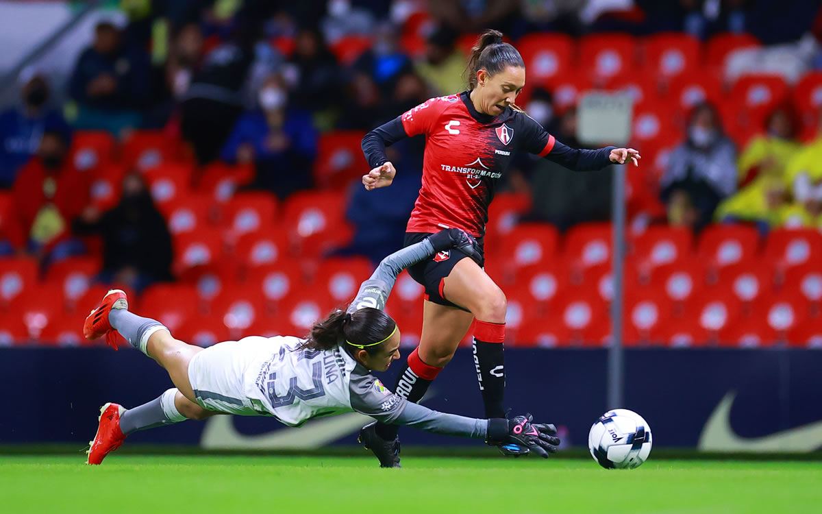 América Femenil. Increíble error de portera cuesta gol en debut VIDEO ...