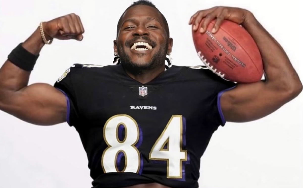 Antonio Brown pide chamba a Baltimore Ravens en la NFL