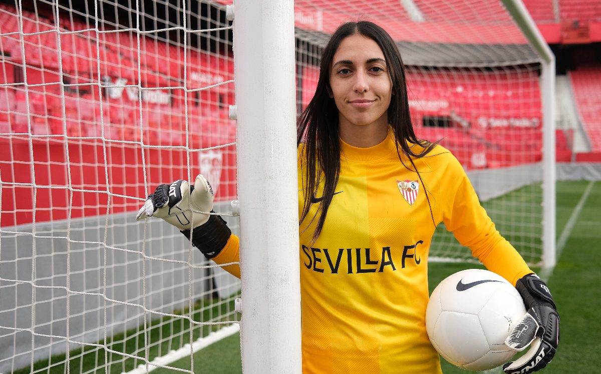 Sevilla anuncia llegada de la portera Itzel González
