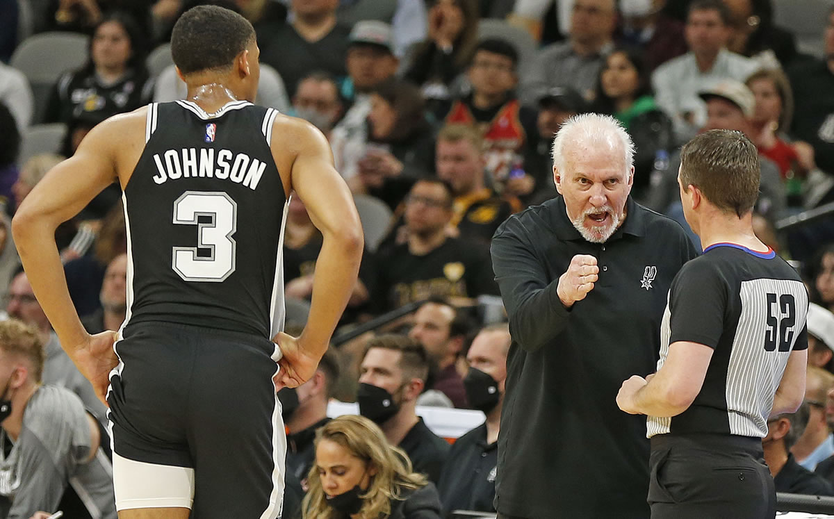 Popovich empata a Don Nelson como el entrenador NBA con más victorias