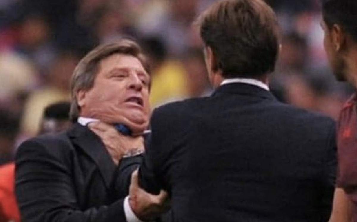 El día que Cristante 'ahorcó' a Miguel Herrera y memes se desataron