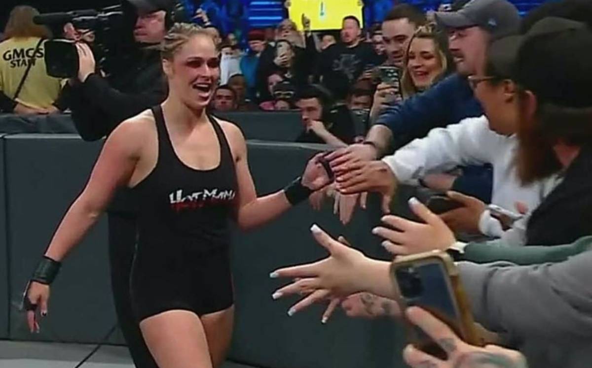 Ronda Rousey vence a Charlotte Flair en un Beat The Clock Challenge