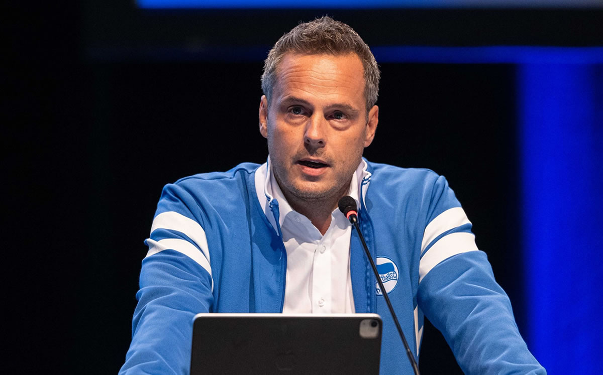 Hertha Berlín elige como nuevo presidente a un ex-ultra