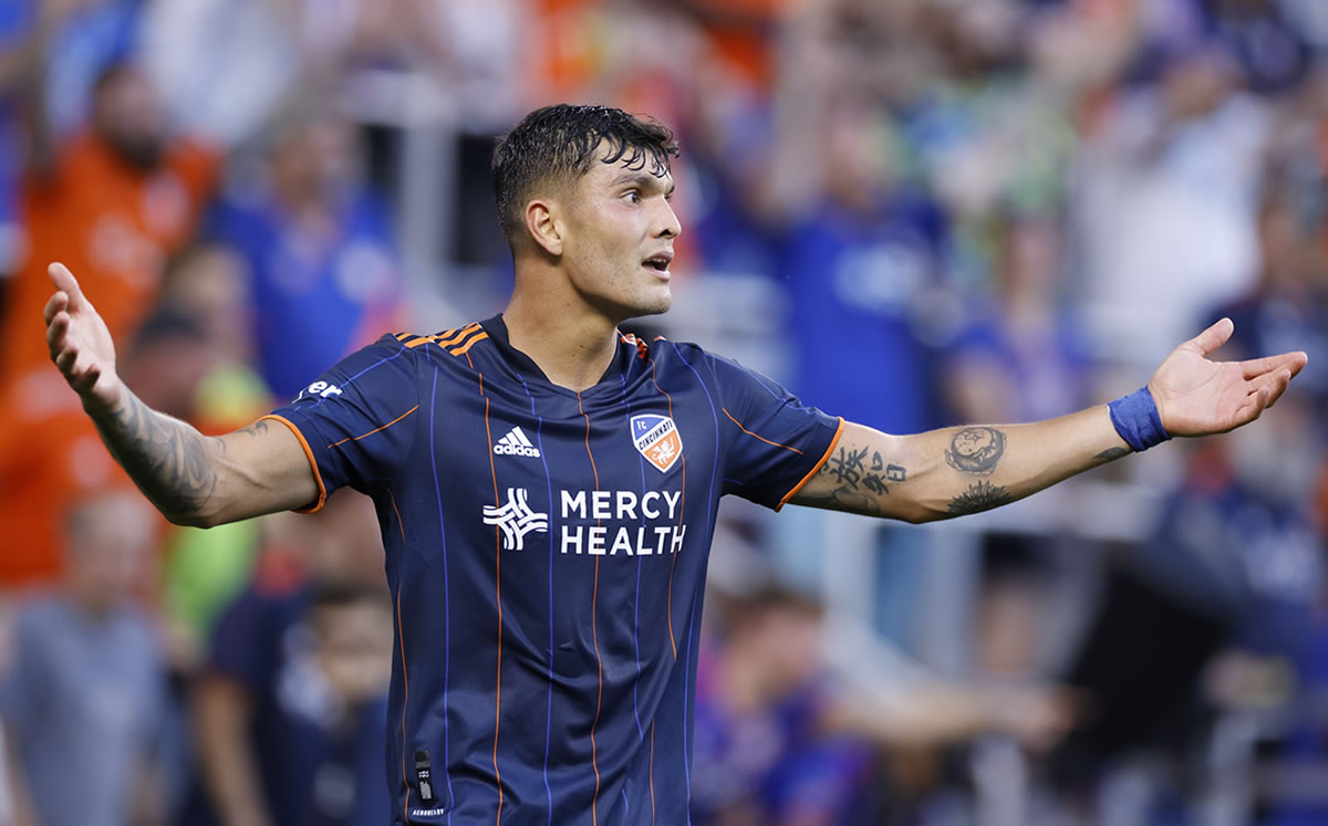 'Mi familia es de Chivas'; Brandon Vázquez coquetea con Guadalajara