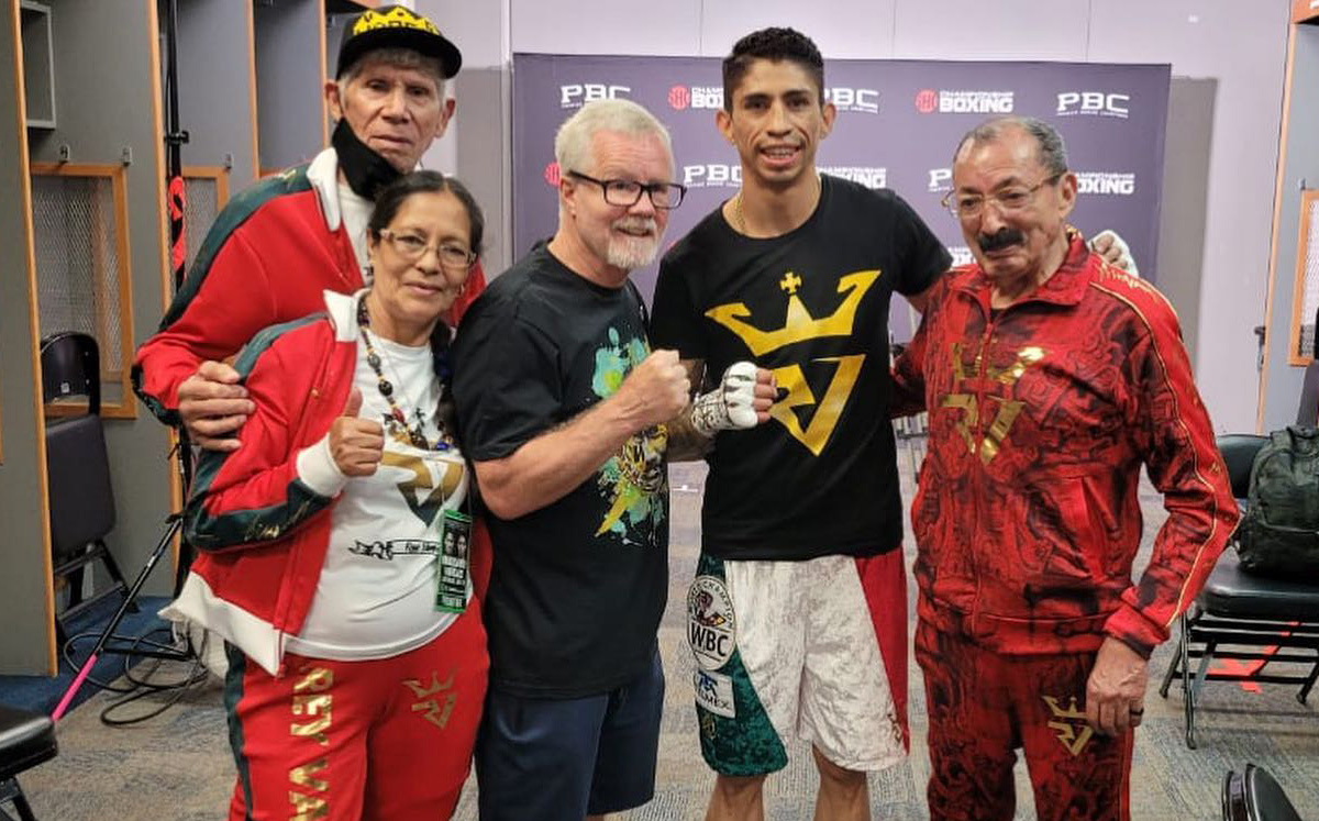 Rey Vargas arrebató título CMB del peso pluma a Magsayo
