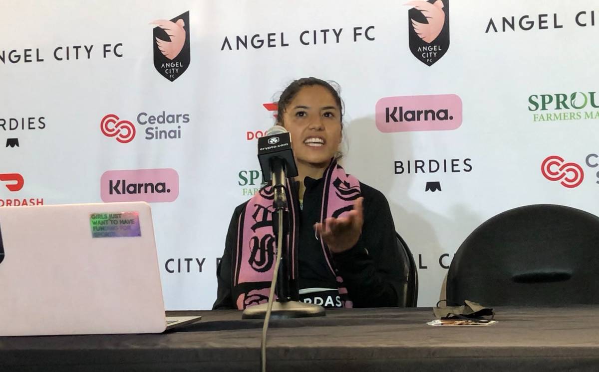 Stefany Ferrer: 'El futbol en México se vive diferente que en EE.UU.'