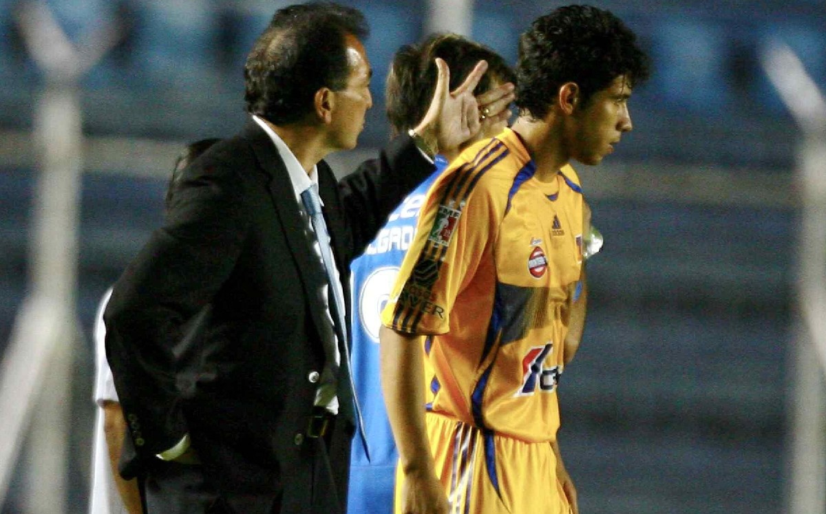 Carrillo envió a jugador de Tigres con su 'bruja' y lo dejó en boxer
