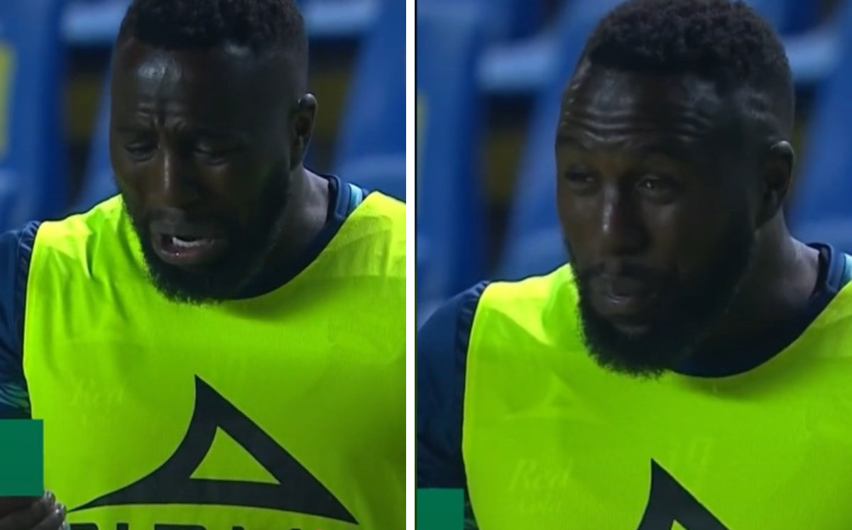 El gesto de Jozy Altidore al tomar suero durante juego de Puebla