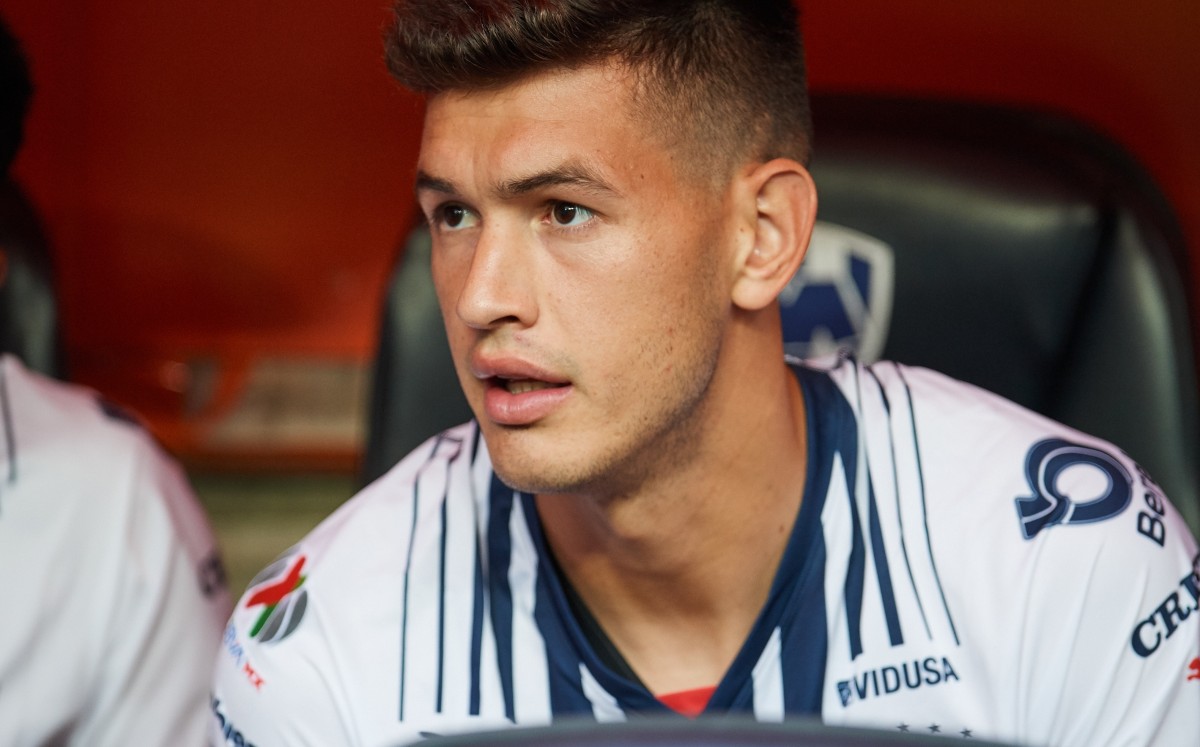 César Montes, ¿abucheado por afición de Rayados?