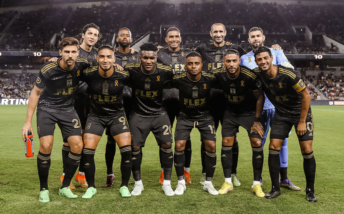 Carlos Vela anota doblete y LAFC supera al Houston Dynamo