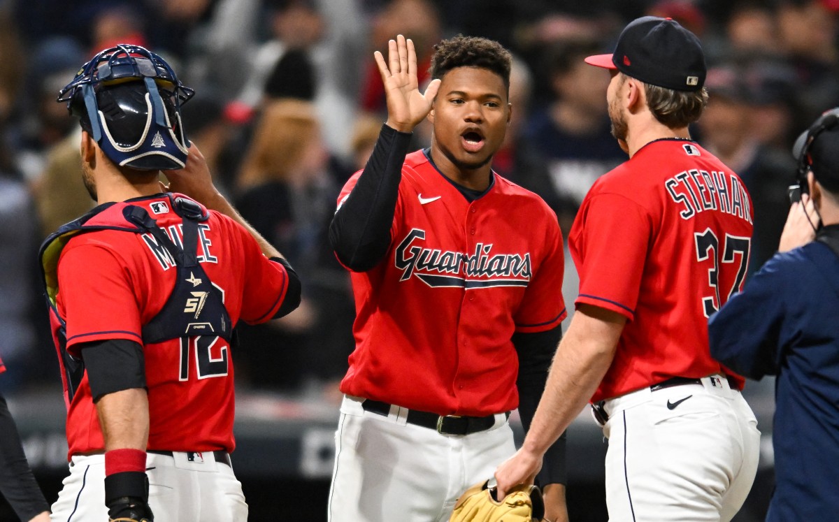 Guardians derrotan 2-1 a Rays y retardan su boleto a Playoffs