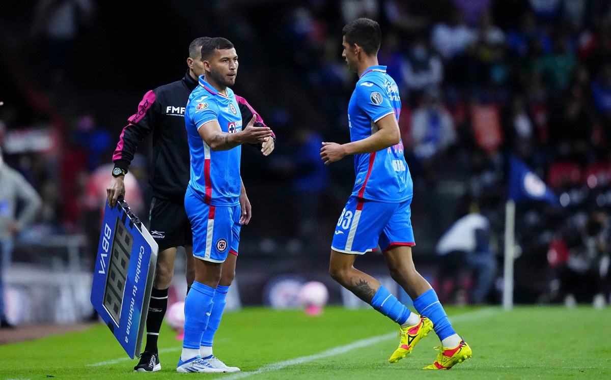 Juan Escobar reapareció con Cruz Azul tras milagrosa recuperación