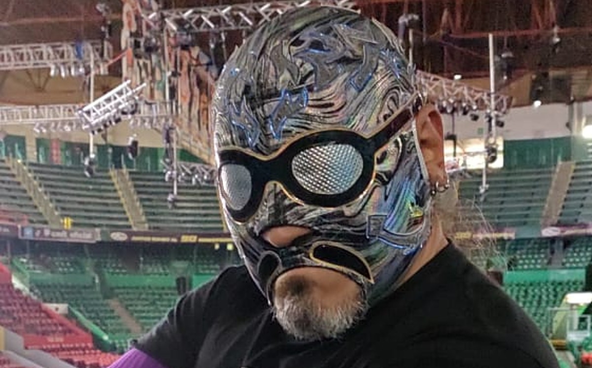 El Cholo volverá a luchar con su icónica máscara