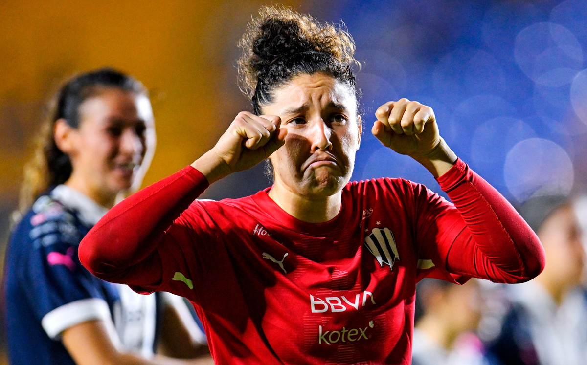 Portera de Rayadas lanzó gesto de lloriqueos a la afición de Tigres