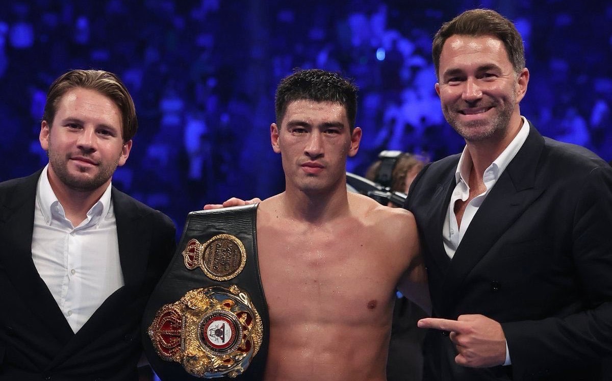 Expertos candidatean a Dmitry Bivol como Boxeador del Año