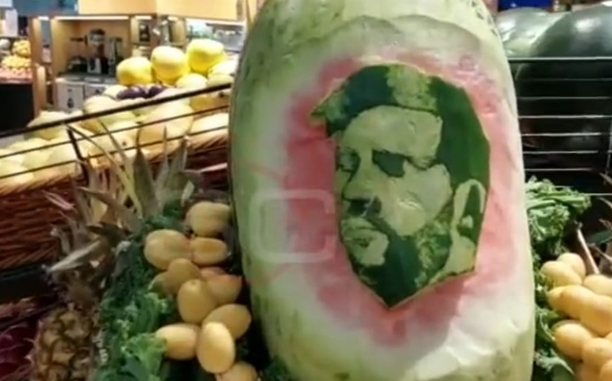 Messi tallado en una sandia
