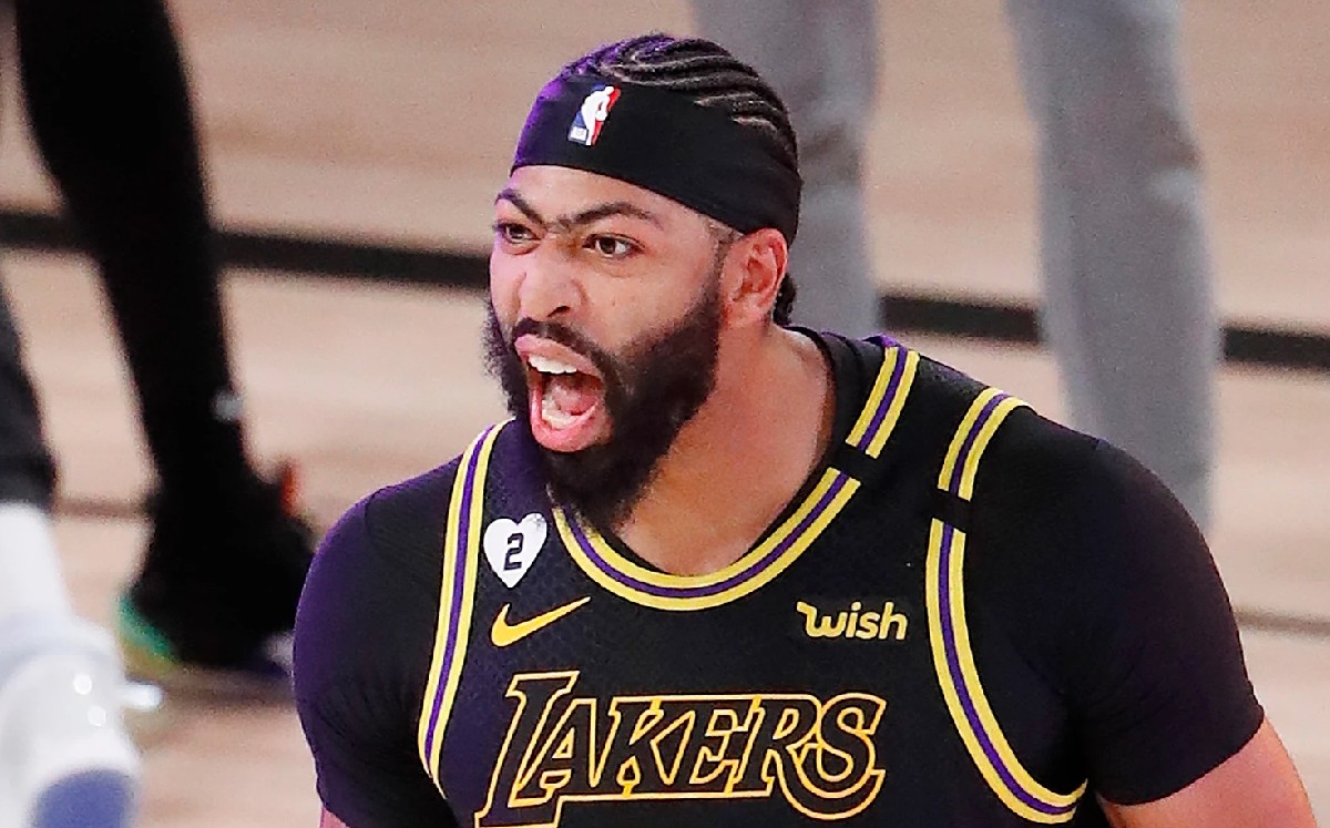 Suns vencen a Lakers con un Davis histórico; resultados de NBA