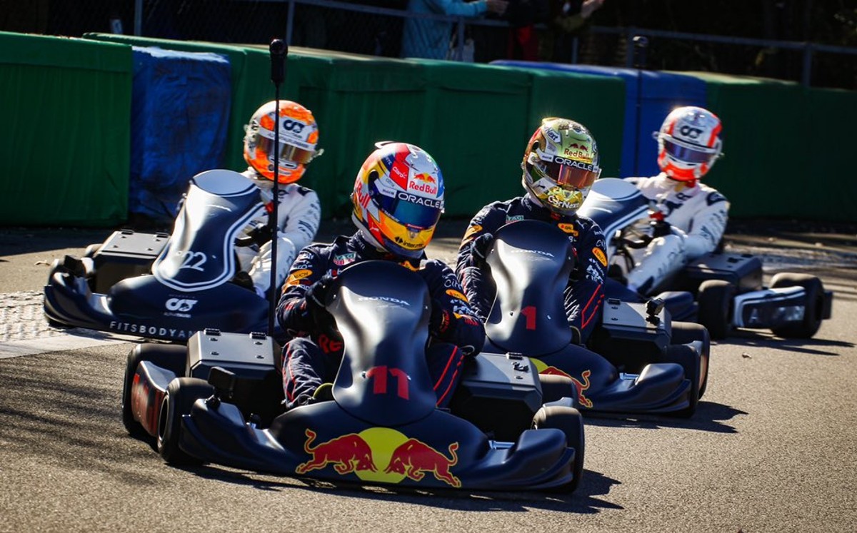 Checo Pérez venció Max Verstappen en una carrera de Go Karts en Japón
