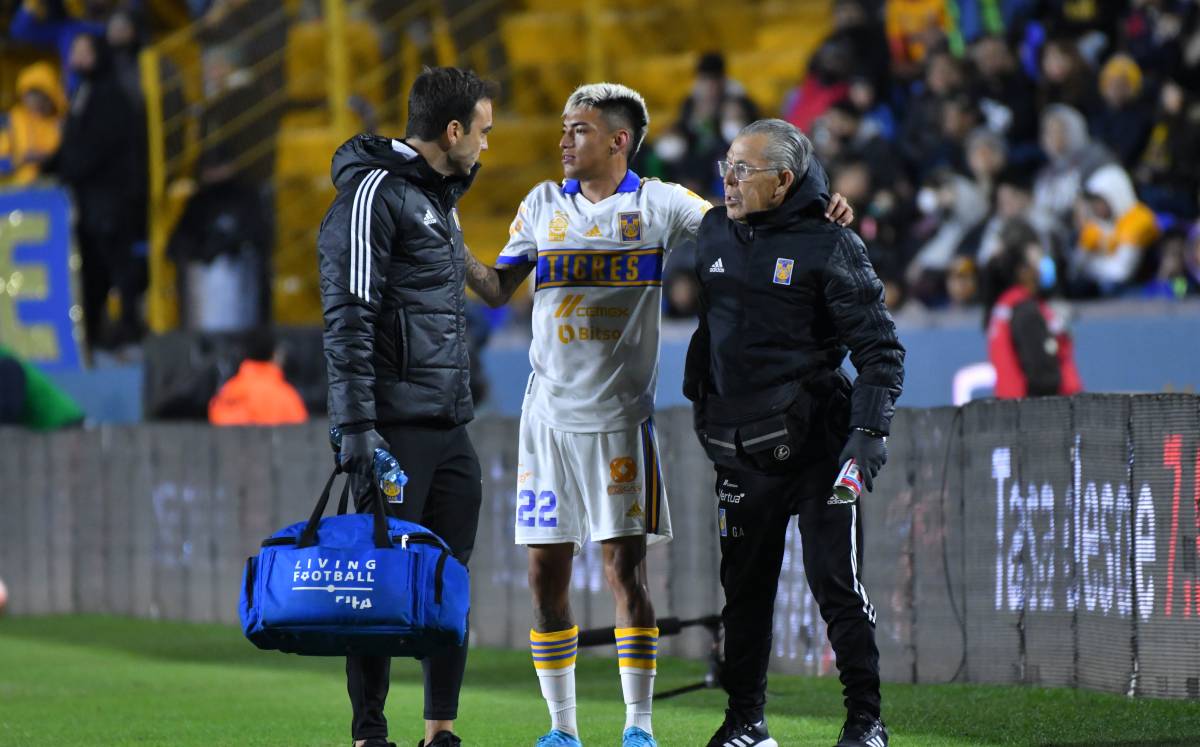 Diego Cocca está preocupado por la lesión de Raymundo Fulgencio