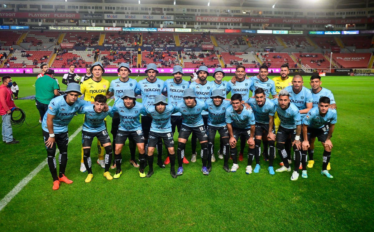 Necaxa homenajea a Don Ramón con uniforme