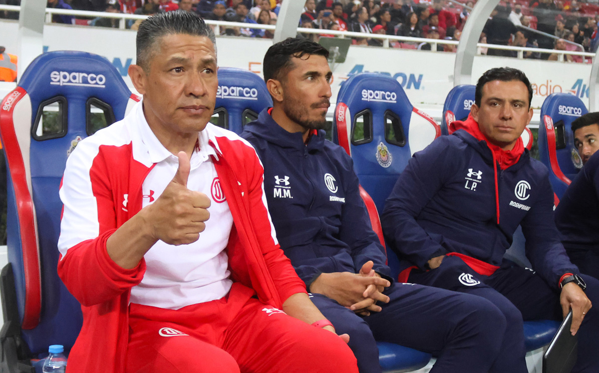 El error de Chivas fue que nomás nos hicieron un gol: Nacho Ambriz