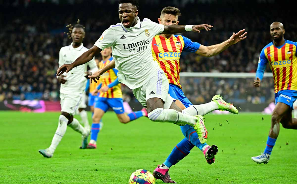 Patada criminal de Gabriel Paulista a Vinicius VIDEO| Mediotiempo