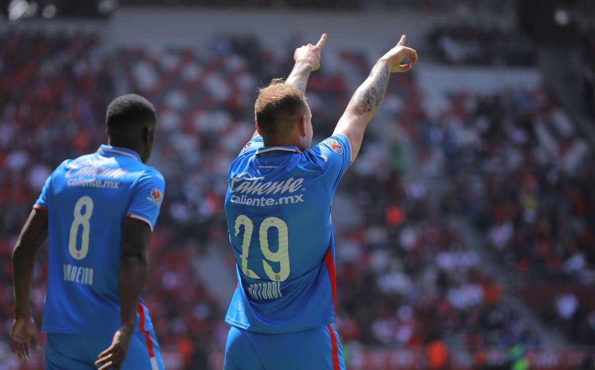 Cruz Azul se adelantó ante Toluca con un golazo de Rotondi