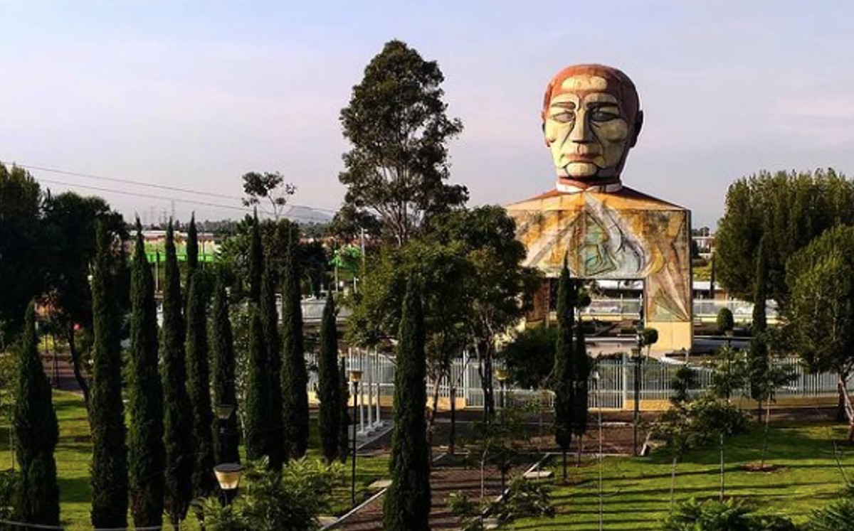 Así llegó el monumento de Juárez a Iztapalapa y esto guarda por dentro