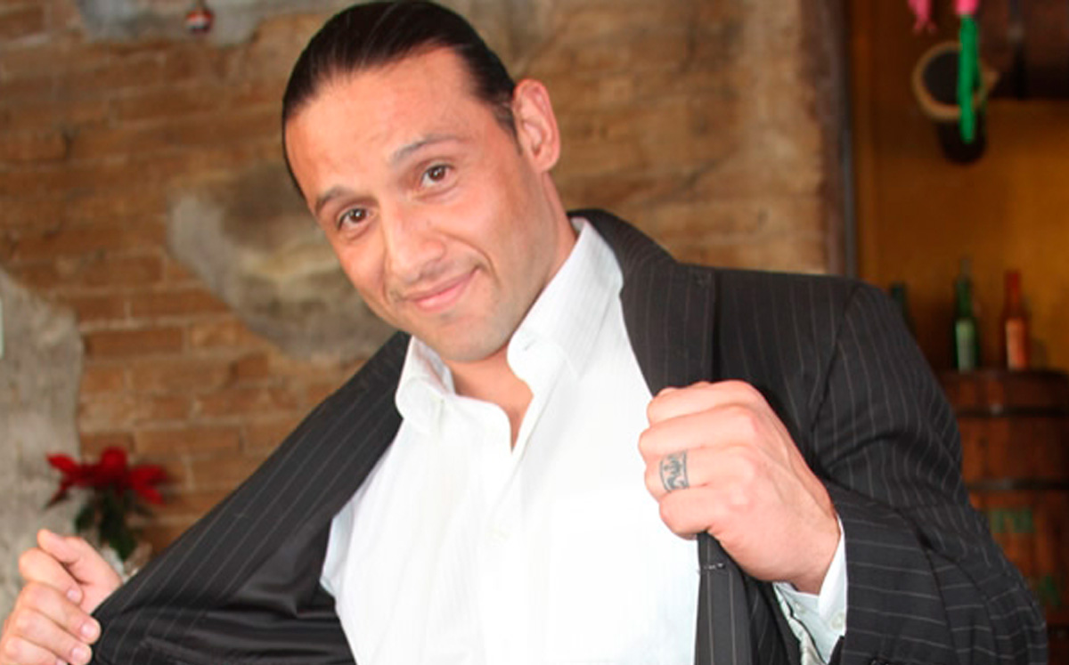 Toscano denuncia que promotor lo invitó a tener relaciones