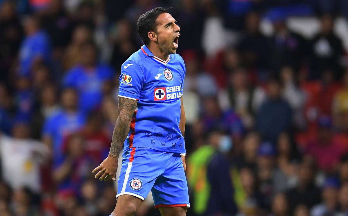 Alonso Escoboza anotó un golazo para adelantar a Cruz Azul ante Pumas