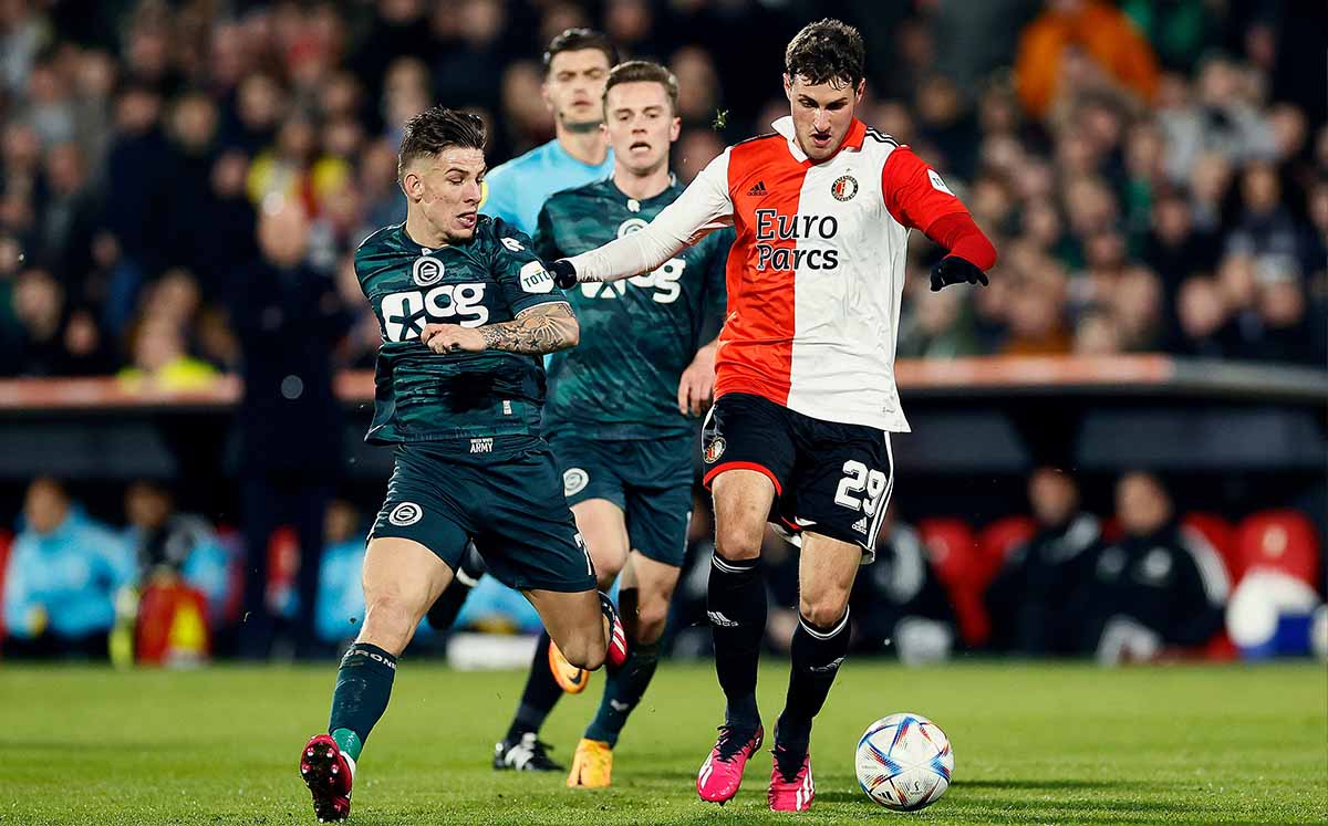 Santiago Giménez, considerado como el mejor delantero de la Eredivisie