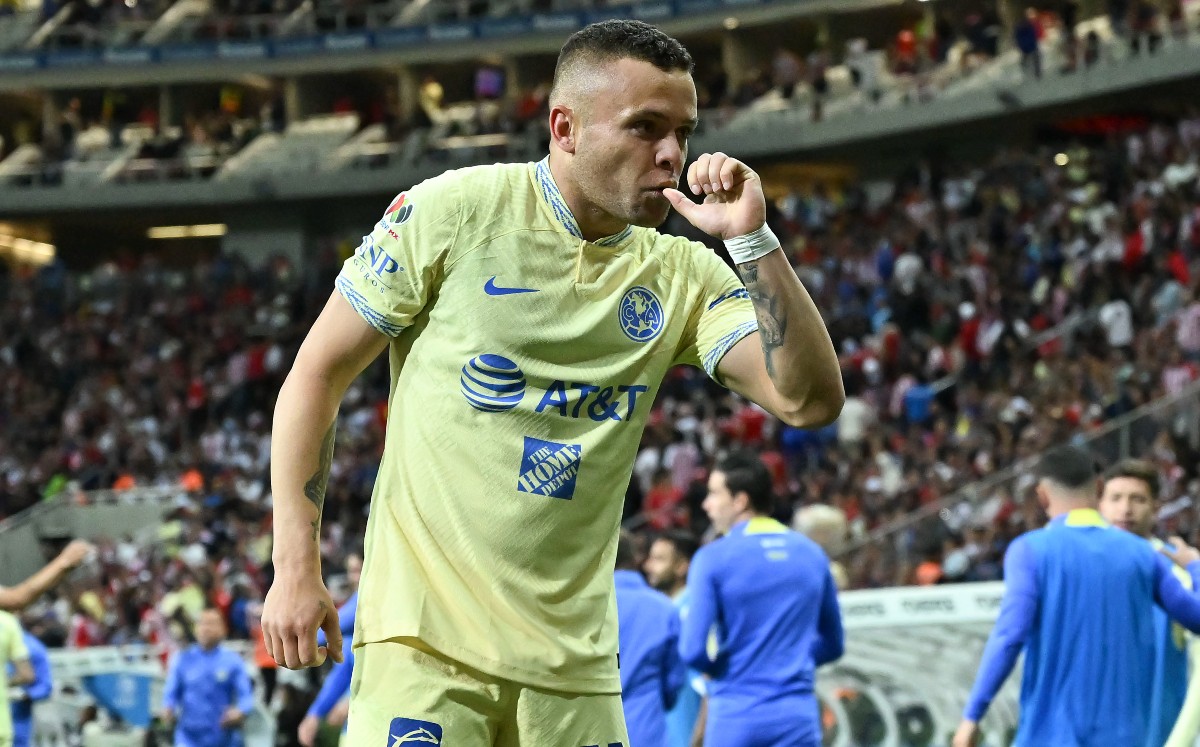 Cabecita Rodríguez ya marcó en los tres Clásicos con el América