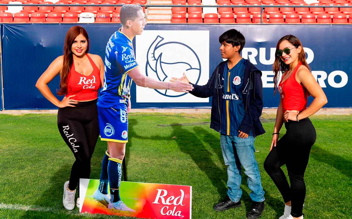 San Luis desató burlas por realizar dinámica con jugadores de cartón