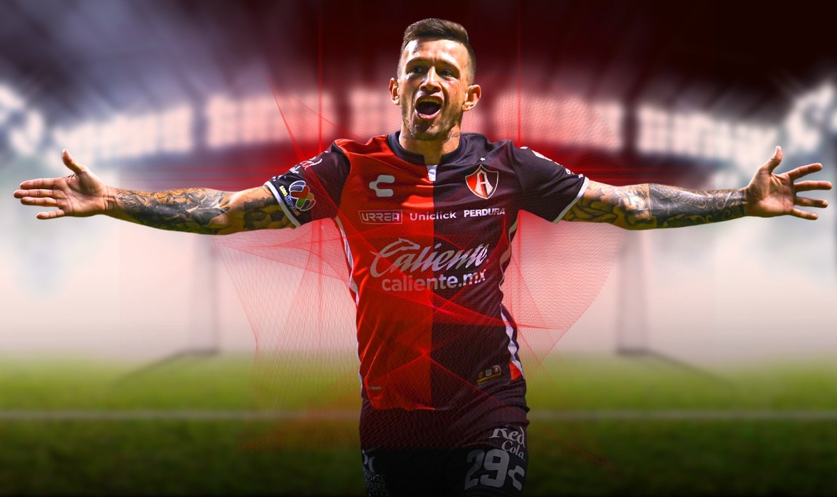 Brian Lozano, el rojinegro que lidera los goles de tiro libre