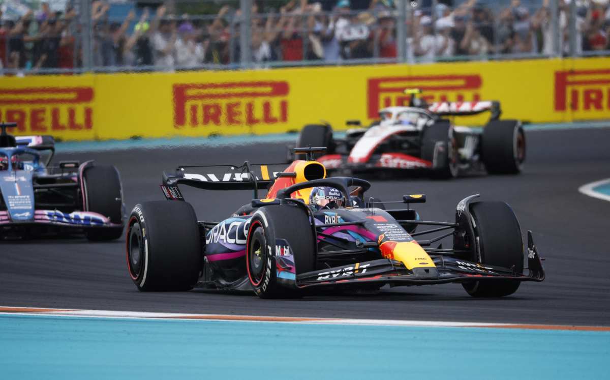 Verstappen y su impresionante doble rebase en el GP de Miami | VIDEO