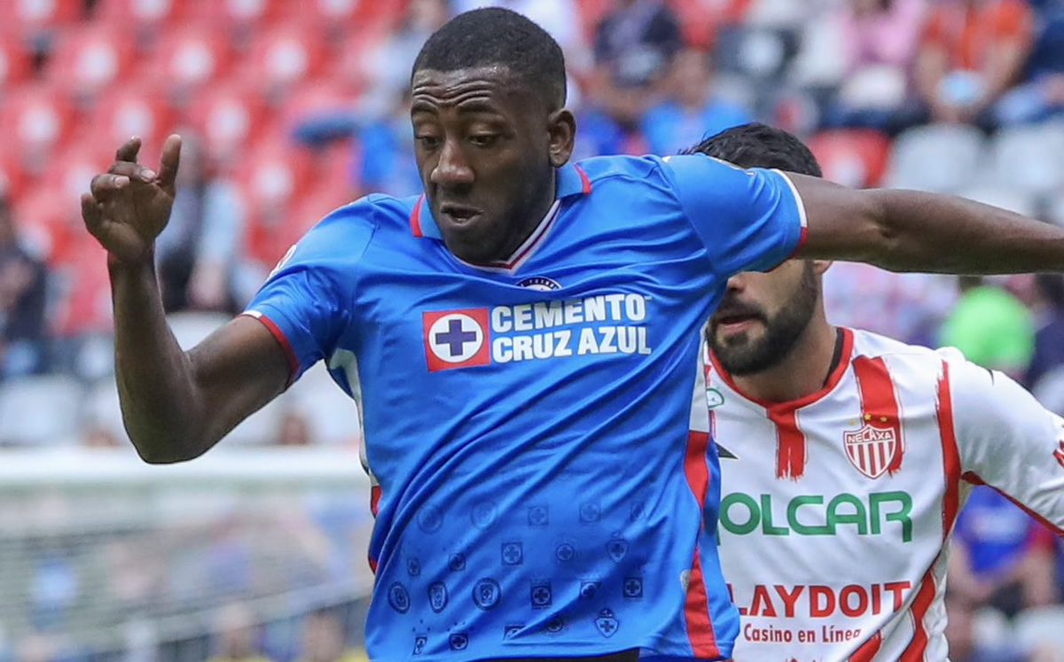 ¡Tiempo de buscar delantero! Cruz Azul hizo oficial baja de Carneiro