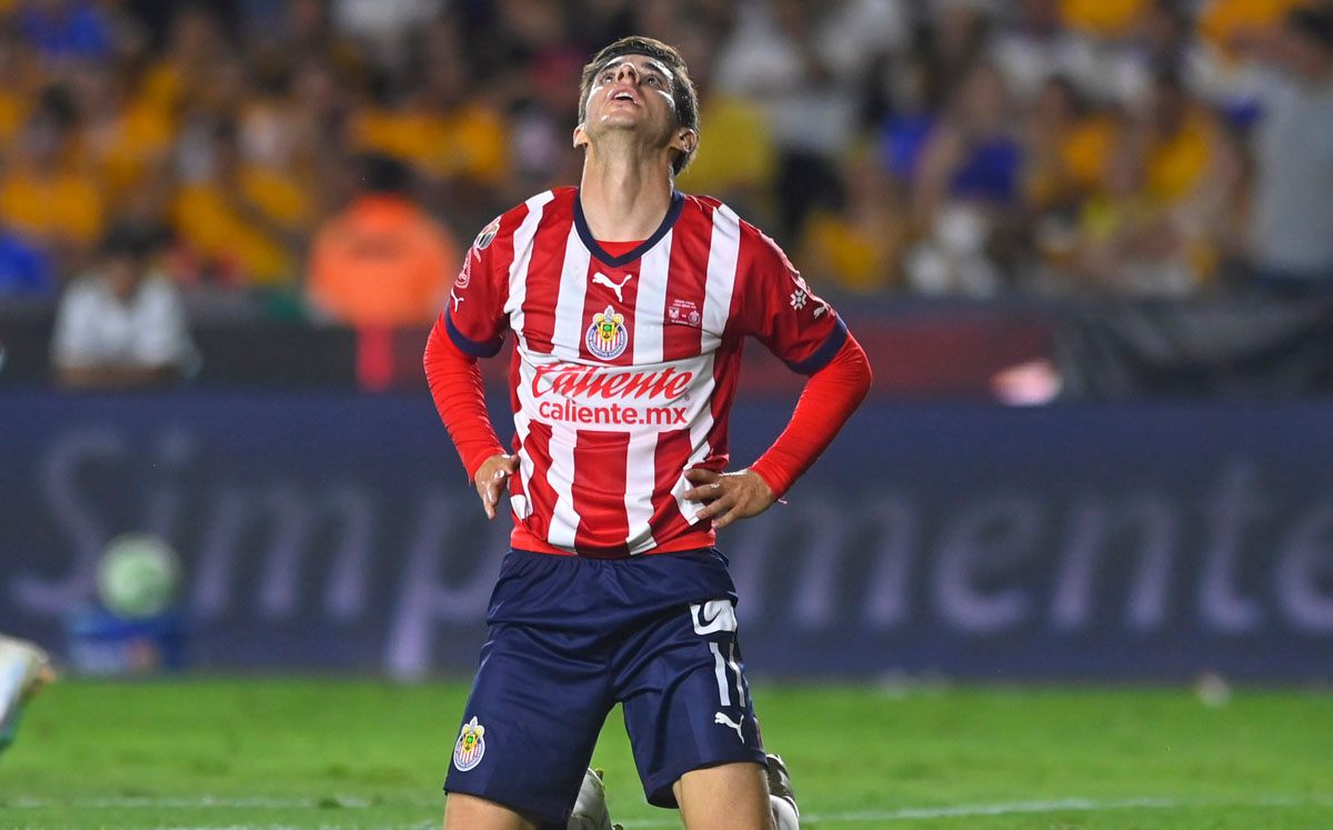 ¡Osote! Cone Brizuela deja ir el gol de Chivas tras ‘regalito’ de Tigr